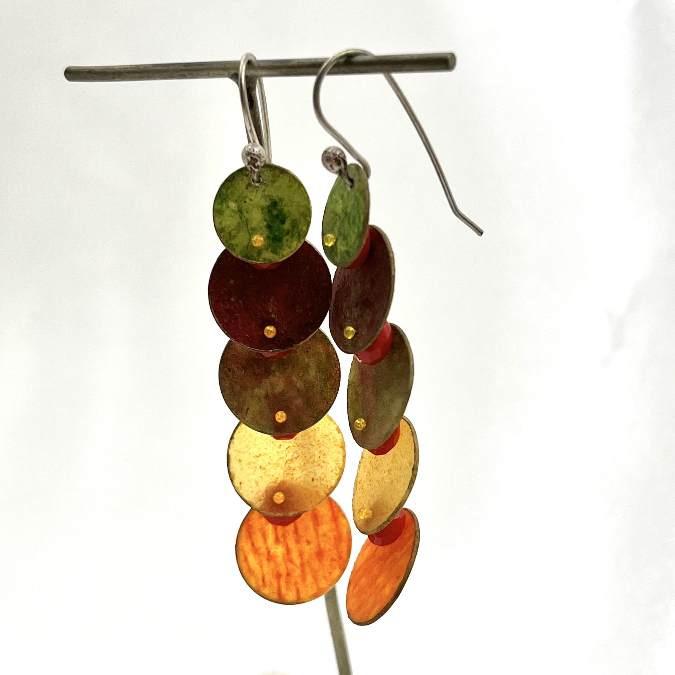 PENDIENTE PERGAMINO CINCO CIRCULOS TONOS DE OTOÑO - HILDE JANICH ...