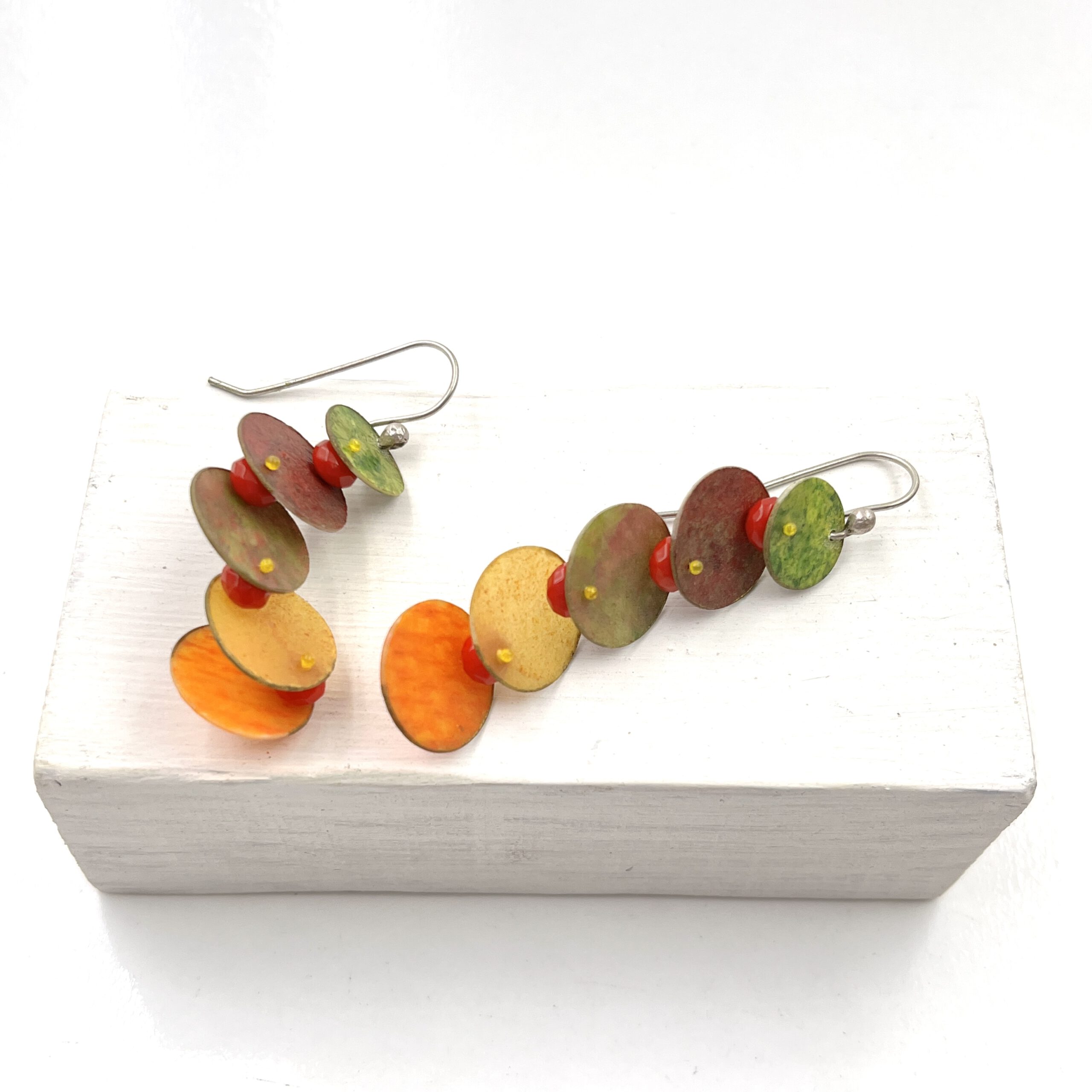 PENDIENTE PERGAMINO CINCO CIRCULOS TONOS DE OTOÑO - HILDE JANICH ...